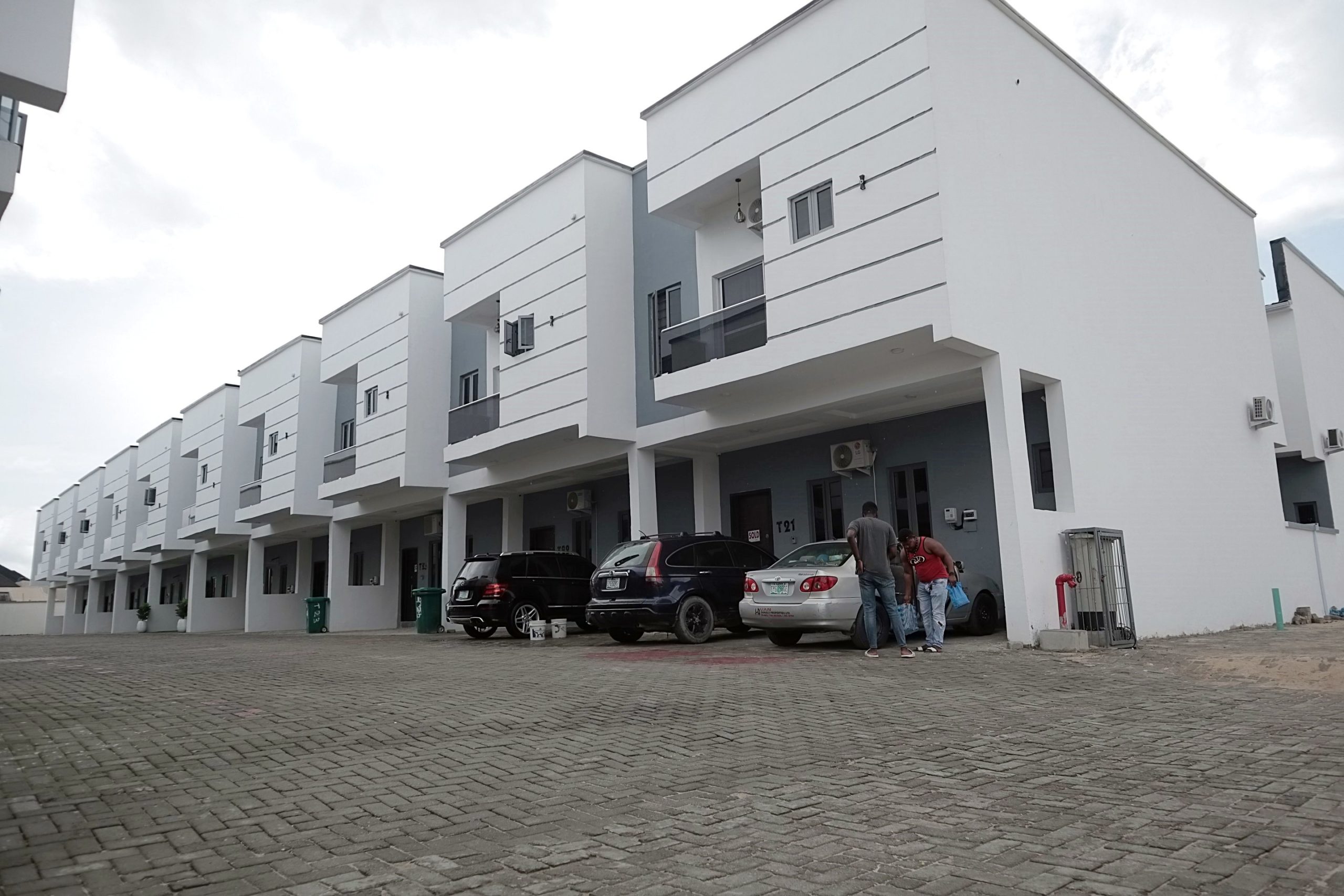 4 BEDROOM TERRACE DUPLEX AT GREENBAY HOMES – VanDaniels Properties